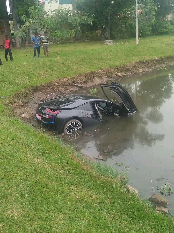 BMW i8 Swimming in Sri Lanka | ElaKiri