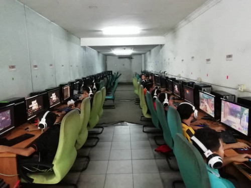 Cyber cafe @ strategic location