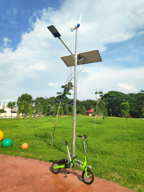 Wind n solar powered lamp poSt