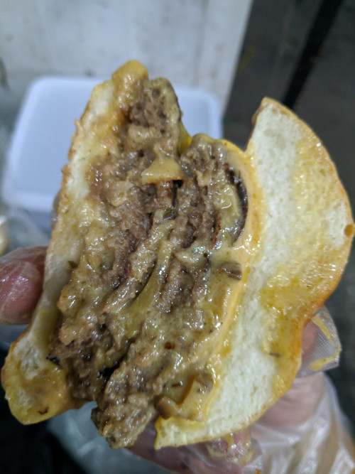 Burger Mushroom Cheese meleleh mekdi