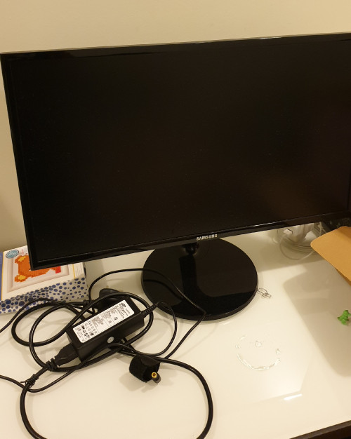 [WTS] Samsung SF350 24" Slim Bezel Monitor
