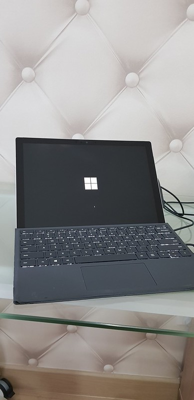 [WTS] Microsoft Surface Pro 5 i7,8gb 256GB SSD