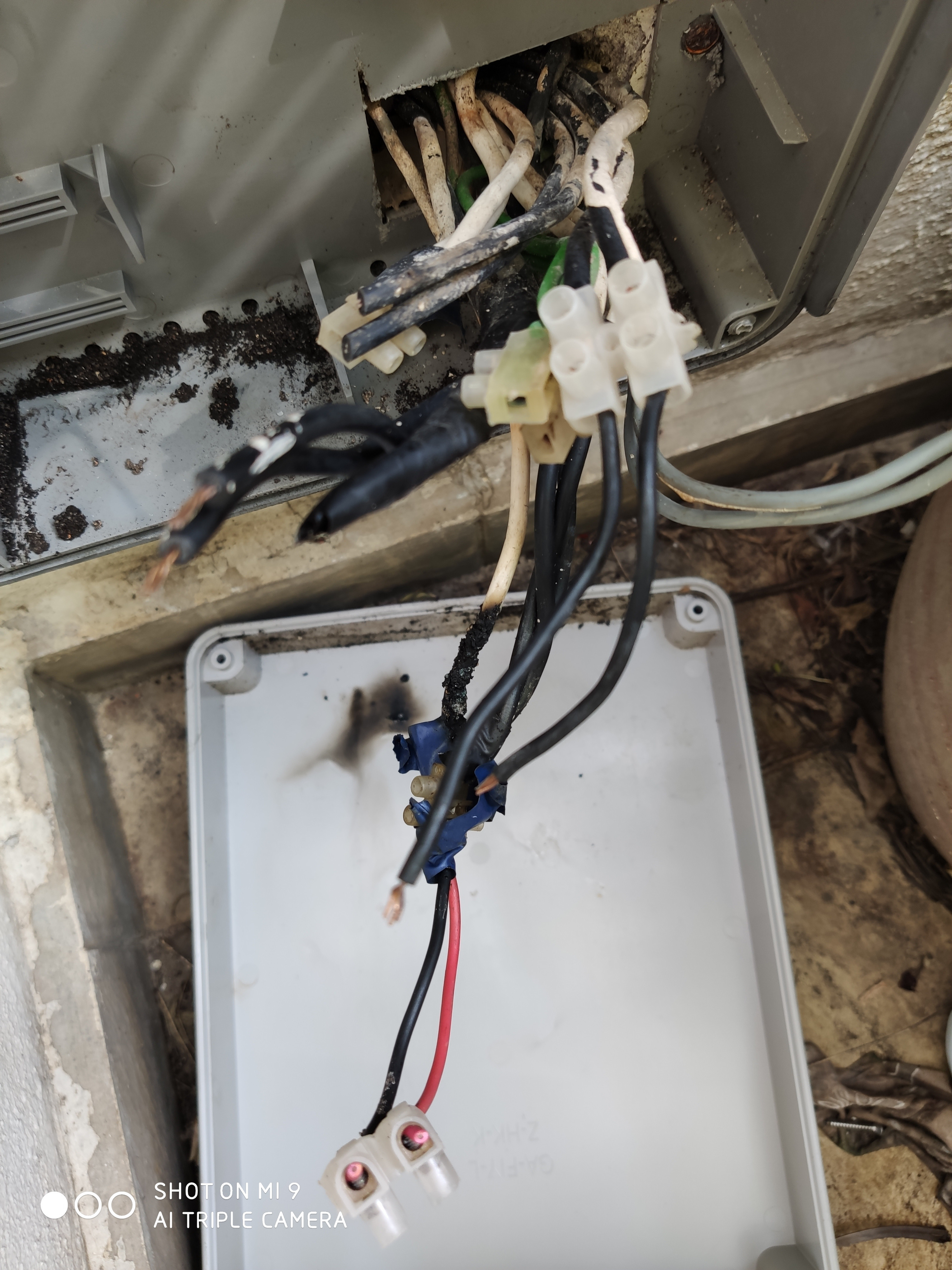 Burned wire - Pictr.com