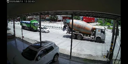 Lorry smash lorry with car in between