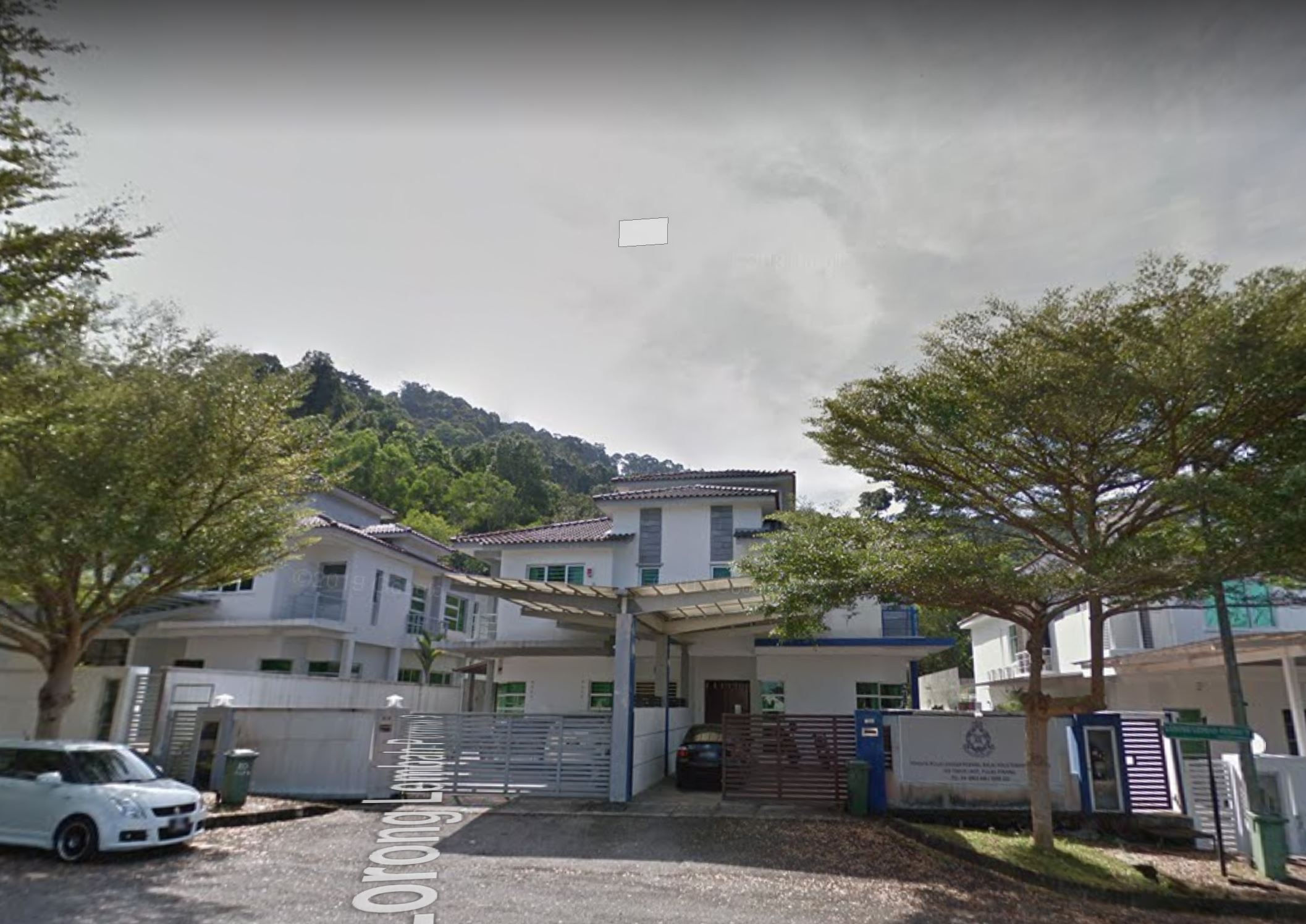 pondok polis - Pictr.com