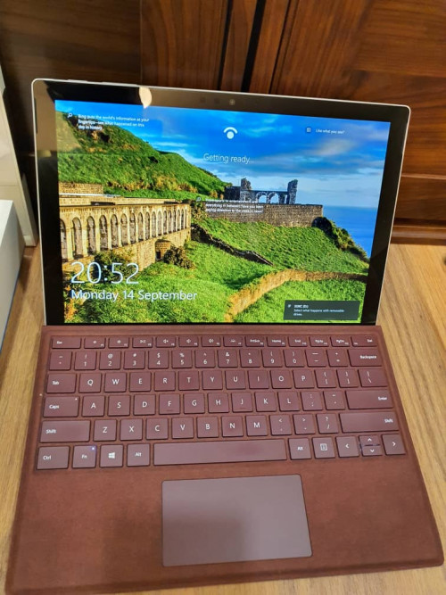 Microsoft Surface Pro 2018 - with freebies