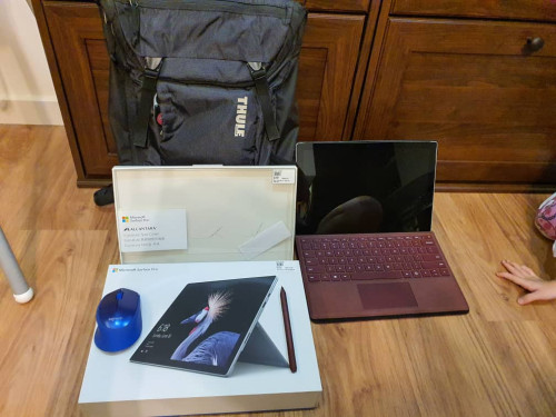 Microsoft Surface Pro 2018 - with freebies