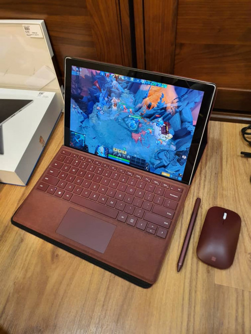 Microsoft Surface Pro 2018 - with freebies