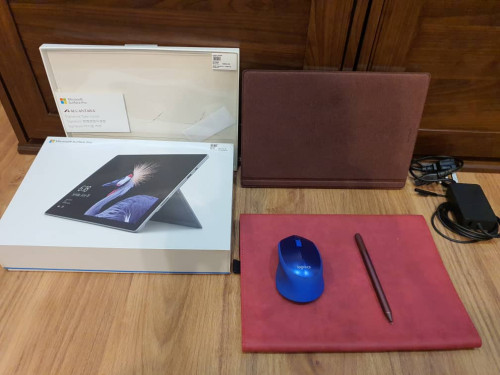 Microsoft Surface Pro 2018 - with freebies