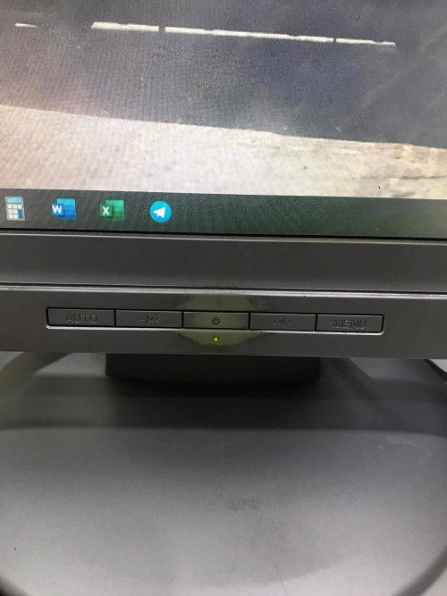 [WTS] HP w19e Monitor 19" LCD Monitor w/ Speaker