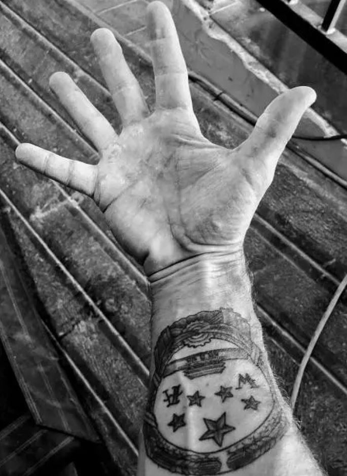 zack snyder ada tattoo machiam ini, fuiyoooo