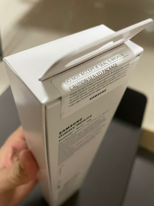 SOLD! SAMSUNG GALAXY WATCH 4 40mm RM700 only