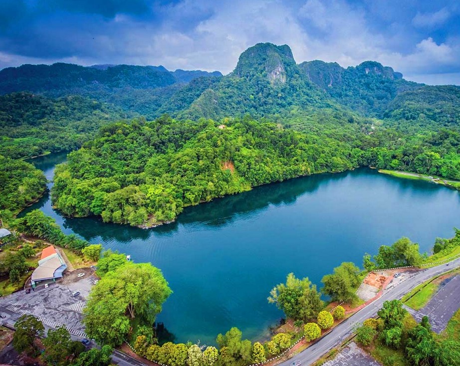 This lake can swim?