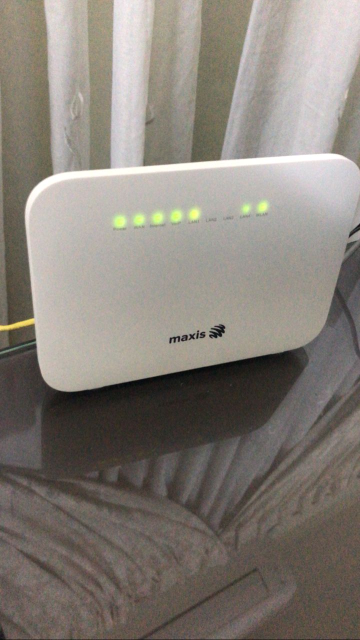 Maxis router - Pictr.com