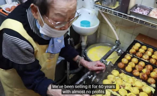 obaa-san sell takoyaki with almost no profit