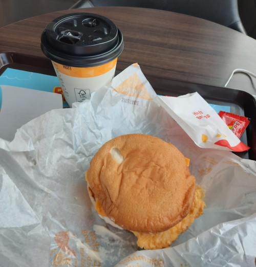 Mak cik think she better than me har?