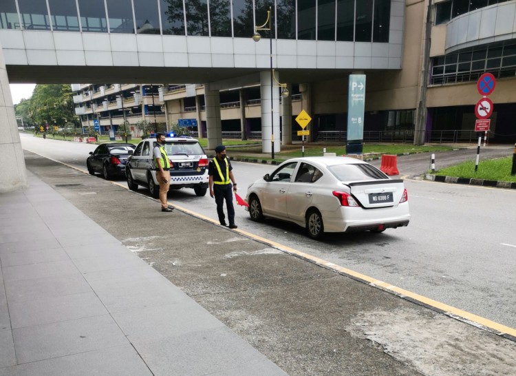 JPJ checking e-hailing drivers at airport