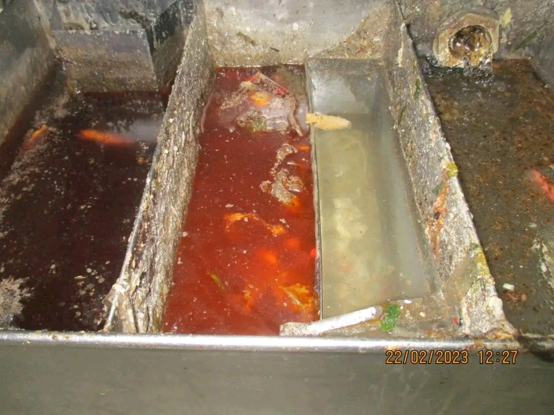 You know what inside grease trap looks like?