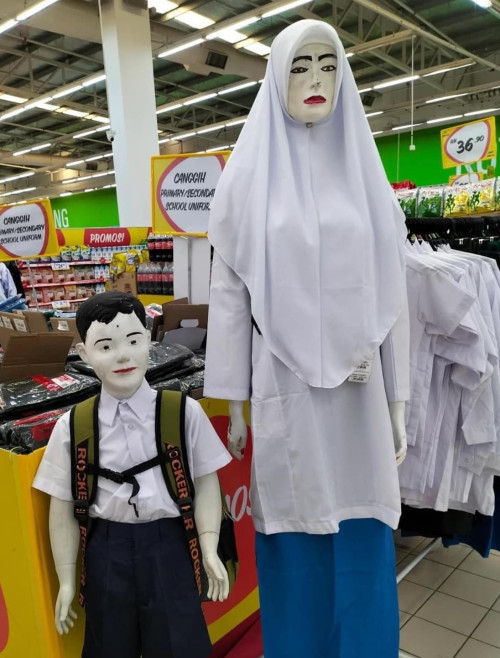 Creepy mannequin (patung display baju) datang lagi
