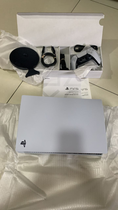 WTS - PS5 - 2 joysticks (Digital Version 825Gb)