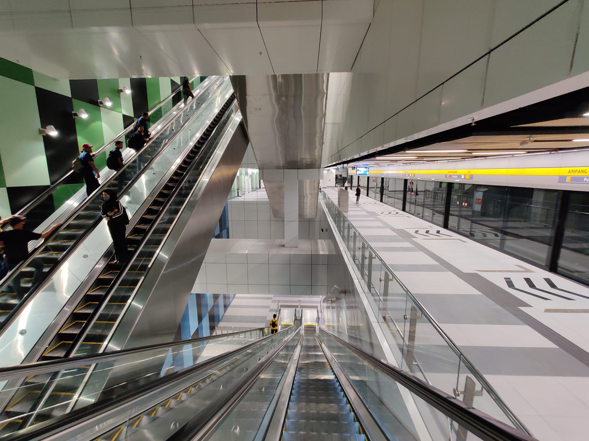 Singapore and Klang Valley MRT underground compare