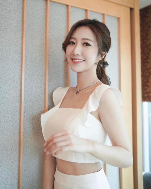 Tvb actress Regina Ho 何依婷