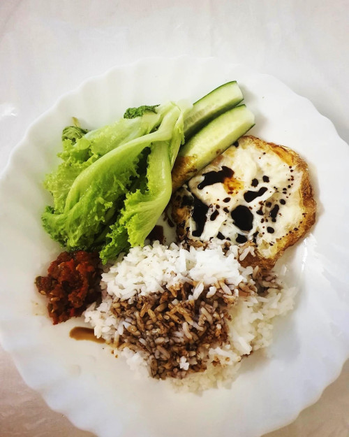 Nasi bujang. Aku tidak.
