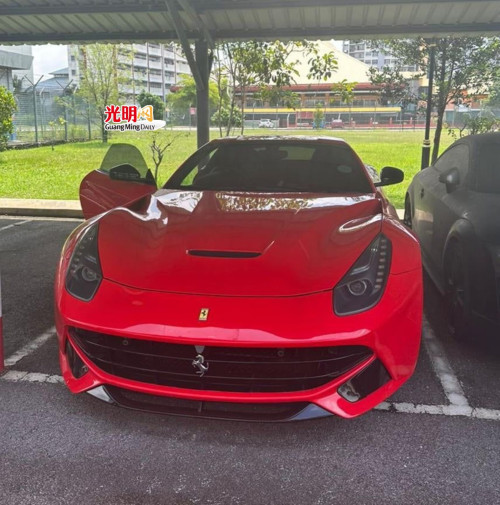 Operasi sapu 100 sports car lari from Langkawi