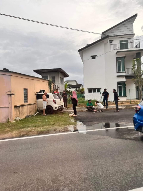 White Axia bang into ppl house wall