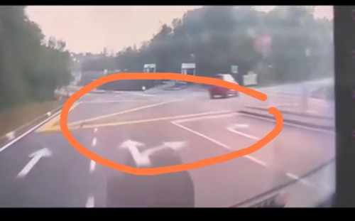 Hnghhh…kereta hit motorcycle