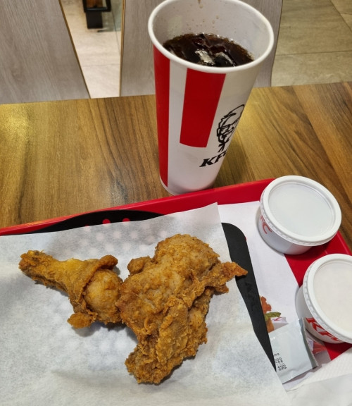 KFC so smoll (fixed photo)